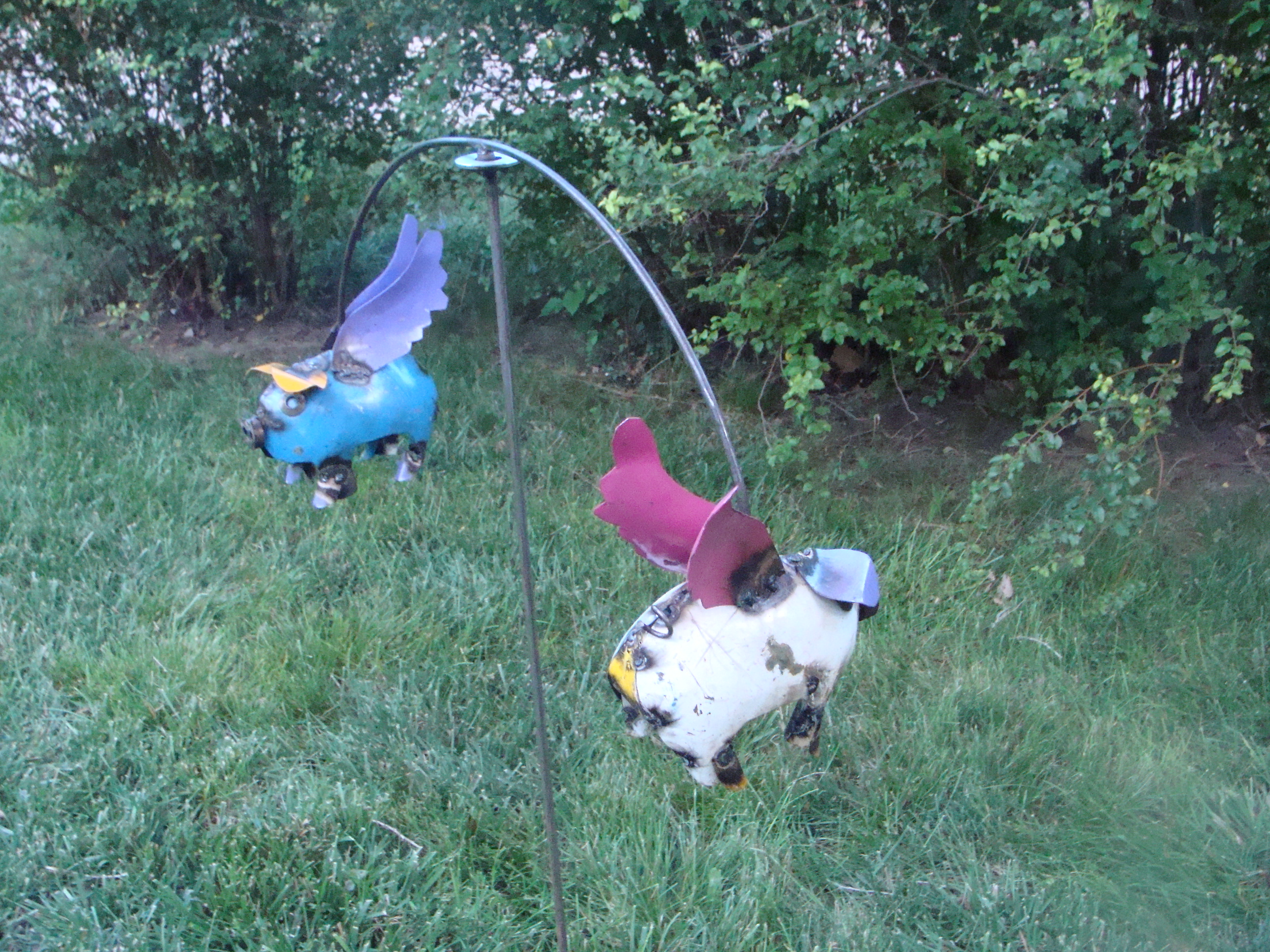 flying pig balancer - Garden Wire Decor
